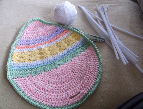 Ravelry: Easter Egg Paper Chain Holder pattern by Anny Meek