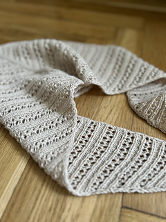 Ravelry: Charmes Shawl pattern by Dziergane Niebo