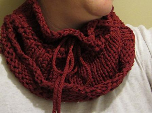 Ravelry: Emily Drawstring Cowl pattern by Emily Harrell