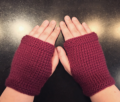 Ravelry: Easy Fingerless Mittens pattern by Jo Ann Walus