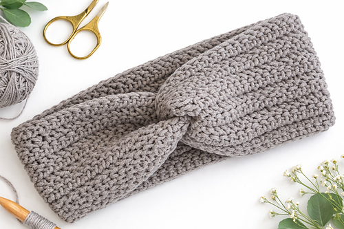 Ravelry: Lannie Twist Headband pattern by Amanda Nel