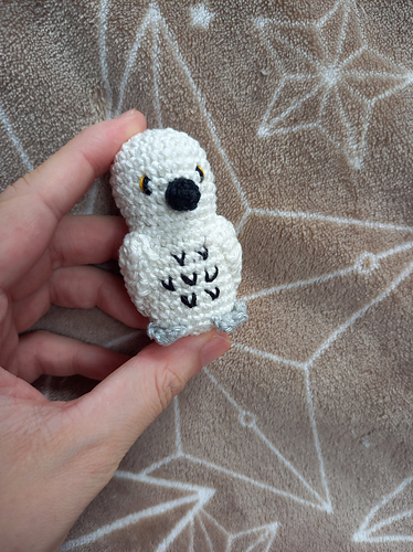 Ravelry: Tiny Hedwig pattern by Sophie Joiris