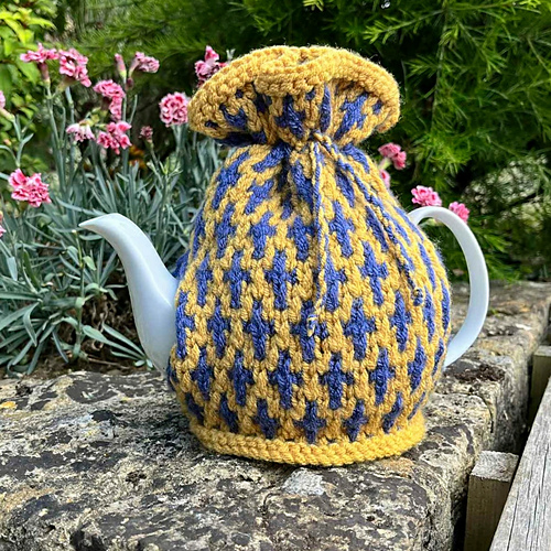 Ravelry: Medieval Cross Teapot Cosy - 4 Cup pattern by Joanna Marshall