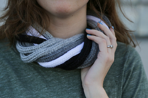 Ravelry: Knit Infinity Tube Scarf pattern by Penolopy Bulnick