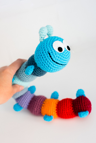 Ravelry: Decipede bug (diezpiés) pattern by El Gallo Bermejo