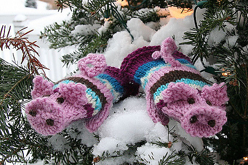 Ravelry: Piggy Mittens pattern by SpillyJane