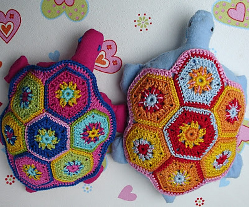 Ravelry: Hexagon Flower pattern by Paula Matos