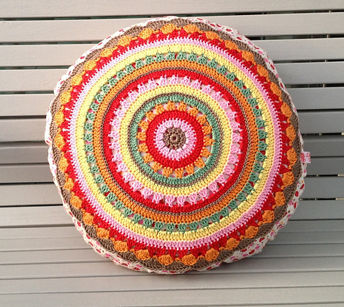 Ravelry: Sunrise Round Cushion pattern by Paula Matos