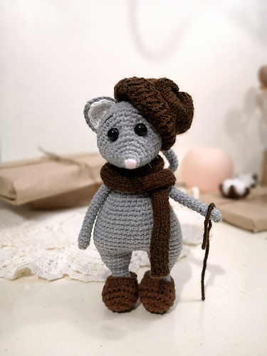 Ravelry: Mouse Horner pattern by Elena Anokhina