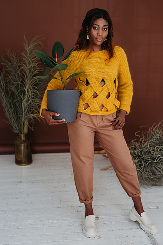 Ravelry: Saule (Sun) Sweater pattern by Linda Skuja