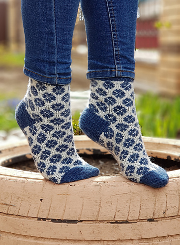 Ravelry: Russian gzhel socks pattern by Elizaveta Borovkova
