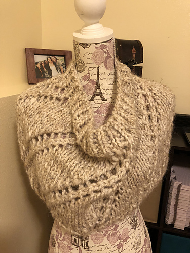 Ravelry: Caracol Cowl pattern by Orange Smoothie
