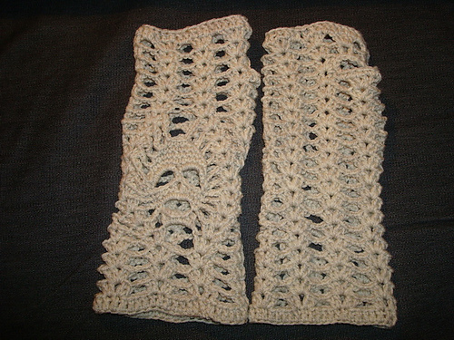 Ravelry: Skull Gauntlets pattern by Alice Bakker-Sicking