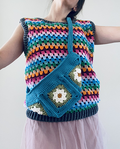 Ravelry: Ditsy Daisy Granny Square Bag pattern by Emilia Ansell
