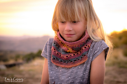 Ravelry: Changing Seasons Cowl pattern by Emily Truman