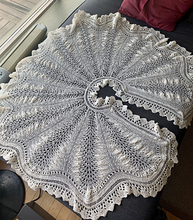 Ravelry: EmilyofMoon's Lady's Circular Cape in Shell Pattern
