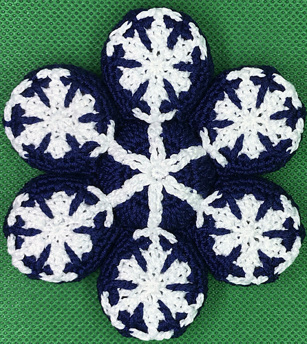 Ravelry: Sparkle Snowflake Bottle Cap Coaster pattern by Emma Garside