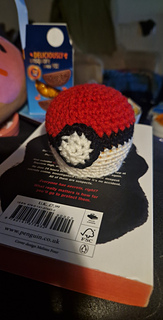 Ravelry: Pokéball choc orange pattern by Emily Kitchen