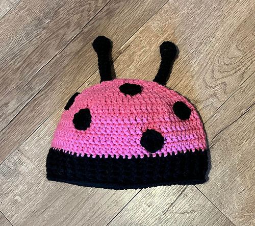 Ravelry: Ladybug Hat pattern by Sarah Petersen