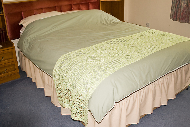 Ravelry: Bed Runner pattern by Helen Free