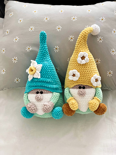 Ravelry: Spring Gnomes pattern by Mariana Cambur