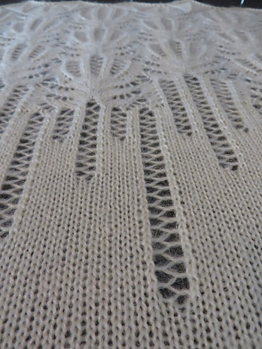 Ravelry: Panna Frost Flower Lace Shawl pattern by Foldi knit