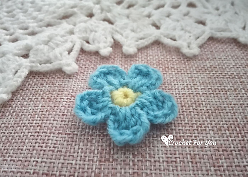 Ravelry: Forget Me Not Flower pattern by Erangi Udeshika