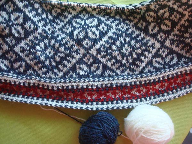 Ravelry: EvaL8's Kihnu troi