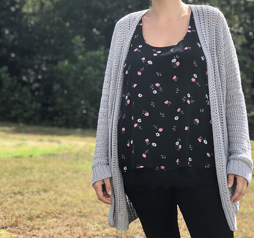 Ravelry: The Simplicity Cardi pattern by Eva Pack