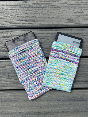 Ravelry: Knit E-Reader Cozy pattern by Leslie Forrester