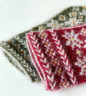 Ravelry: Lots of Winter Roses pattern by Eva Holm
