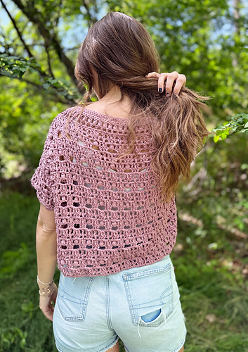 Ravelry: The Boxy Blooms Cardigan pattern by Rachel Misner