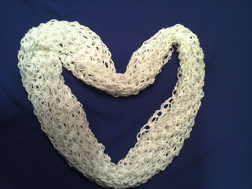 Ravelry: Lover's Knot Infinity Scarf pattern by Evie Schipper