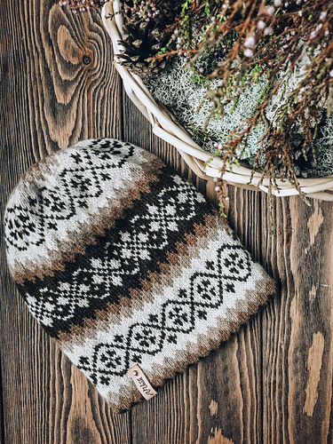 Ravelry: Twix beanie pattern by EVVASH