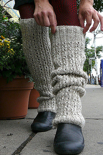 Ravelry: Les Cables de Faux pattern by Lisa Gaskell