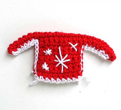 Ravelry: Mini sweater ornament pattern by Fabiana Canu