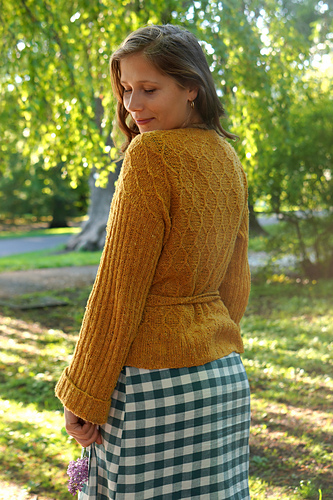 Ravelry: Abeilles Cardigan pattern by Fabel Knitwear