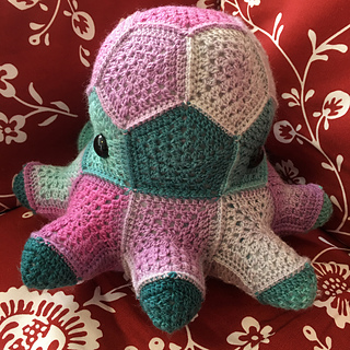 Ravelry: FaeEverwynn's Granny Square Octopus