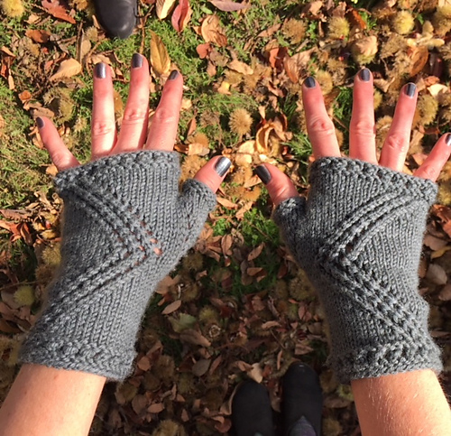 Ravelry: Zig Zag Mitts pattern by Emily Devlin