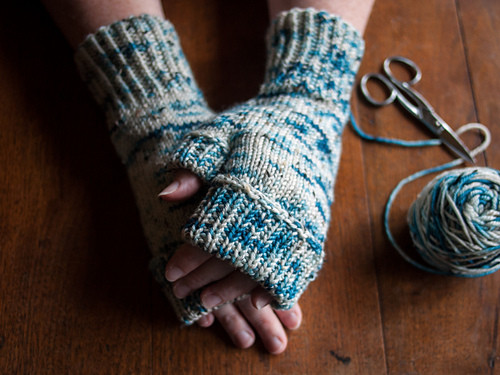 Ravelry: Point Edwards Mitts pattern by Fairlight Fibers