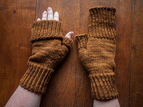 Ravelry: Point Edwards Mitts pattern by Fairlight Fibers