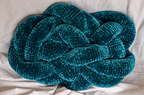 Ravelry: Crochet Knot Pillow pattern by Faith Atienoh