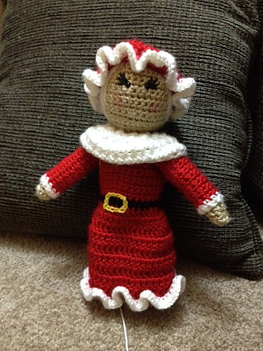 Ravelry: Mr. and Mrs. Claus outfits pattern by Family Bugs
