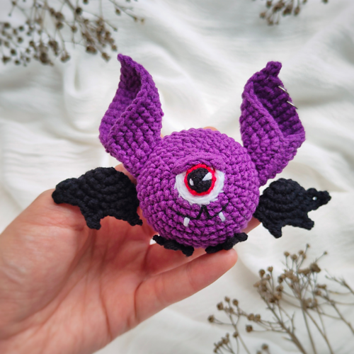 Ravelry: Cyclops bat pattern by Svitlana Hurova