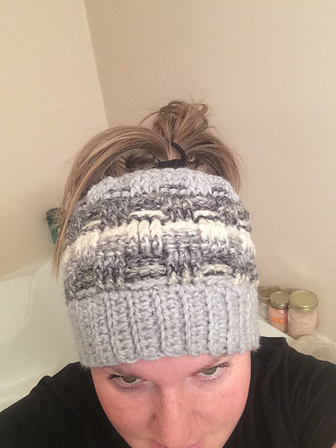 Ravelry: Mom Bun Beanie pattern by Ashley Fehr