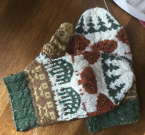 Ravelry: Spooky Park Mitts mystery KAL pattern by Hanna Kyttä