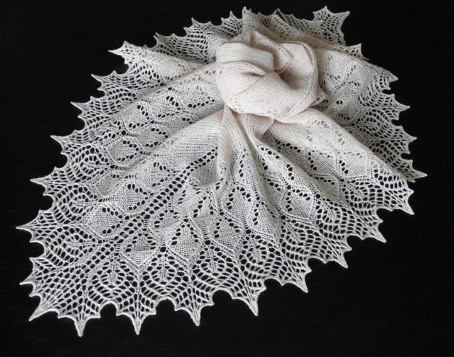 Ravelry: FialkaFEN's Princess Swan Shawl