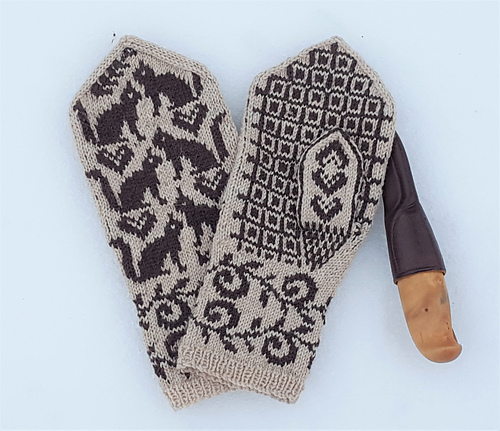 Ravelry: Bella Kitten Mittens pattern by Nina Hove Myhre
