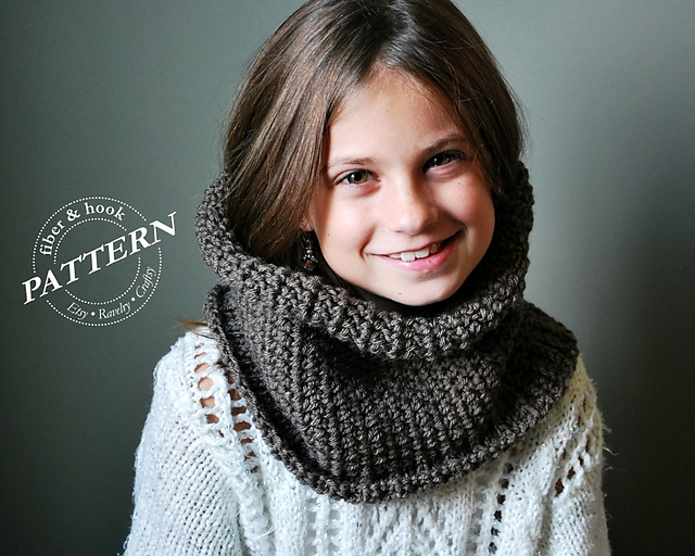 Ravelry: Ribbed-Edge Cowl pattern by Sarah Rowley