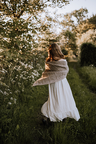 Ravelry: Gro Shawl pattern by Fiber Tales